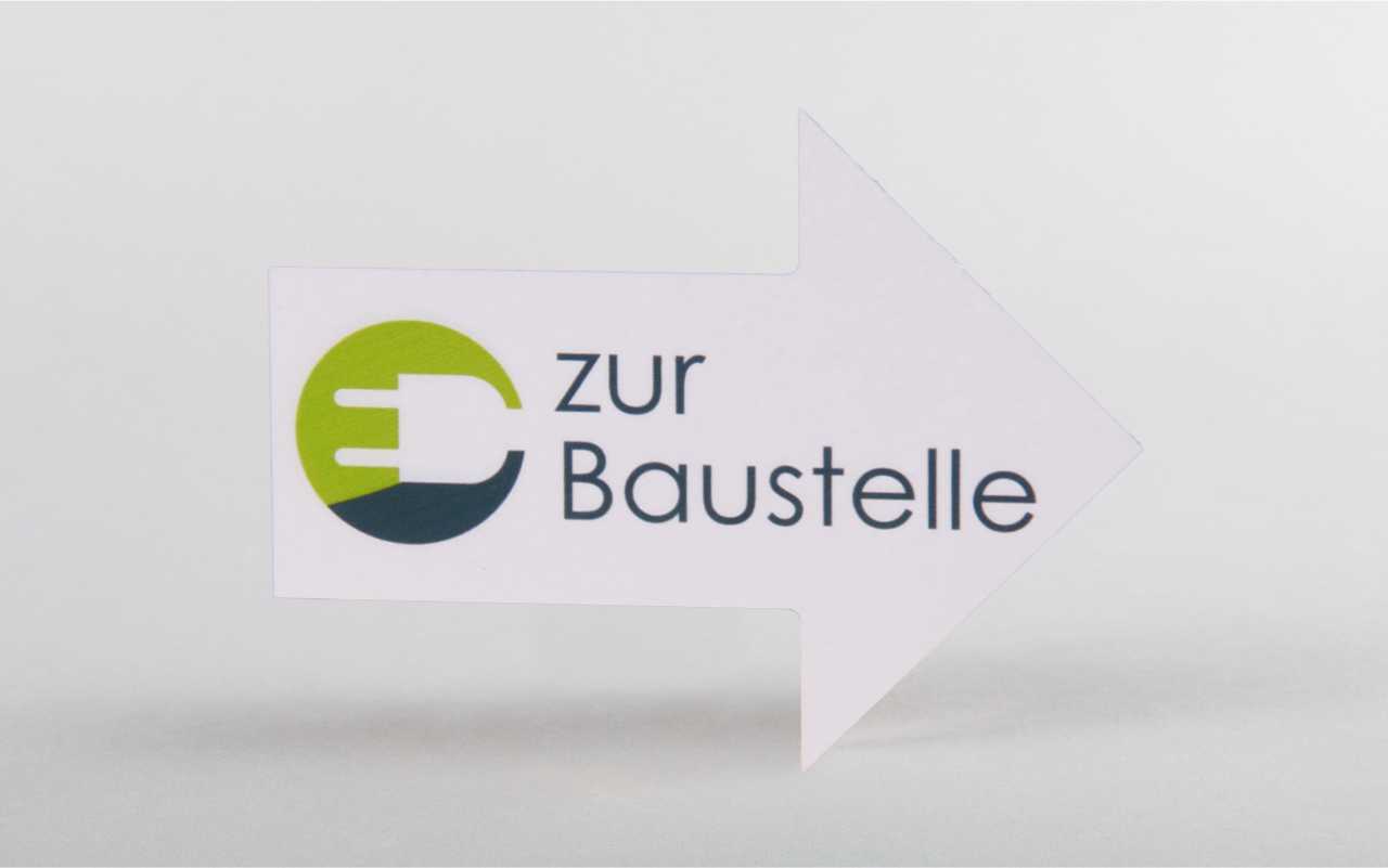 Pfeil gerade Schild aus Aluminium